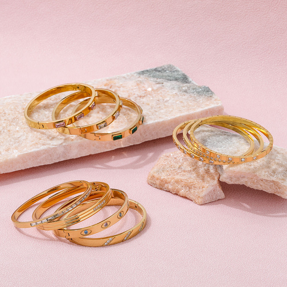 How to Choose Jewelry Fashion for Women: A Complete Buying Guide