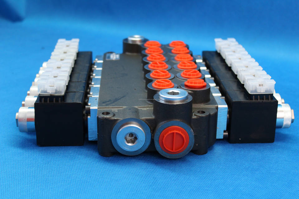 6Z80-AAAAAA-ES3-12/24VDC-G Hydraulic Solenoid Operated Directional ...