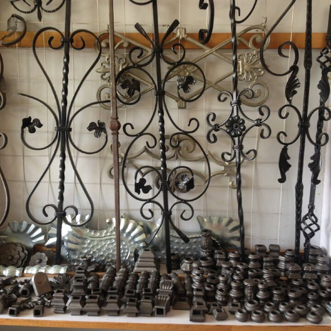 Wrought Iron Leaves Forged Cast Flowers and Leaves on Steel Gate ...