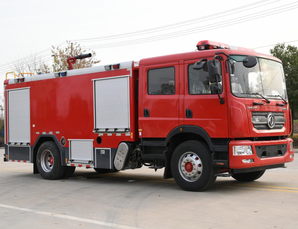 Dongfeng 8t Diesel Fire Truck New 4x4 Fire Truck 7001-10000L Water Foam ...