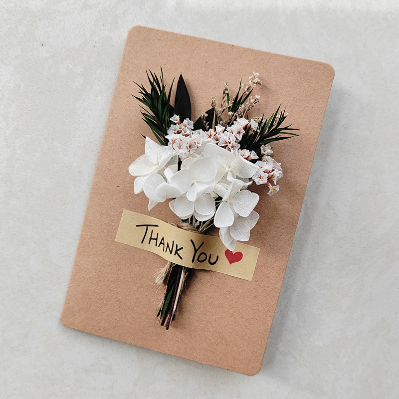 How to Choose the Best Card with Natural Flowers for Gifting & Decor