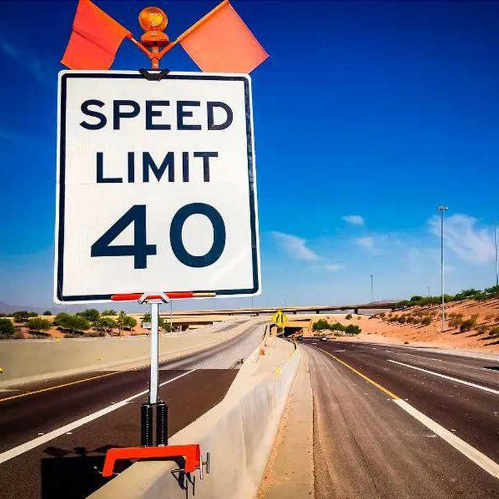 Customized Reflective Aluminum Road Signs for Outdoor Use to Ensure ...