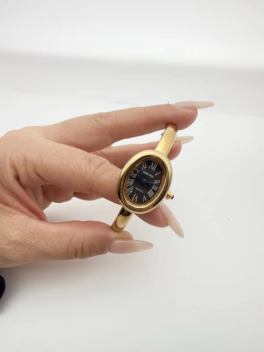 How to Choose the Best Women's Gold Watch: A Complete Buying Guide