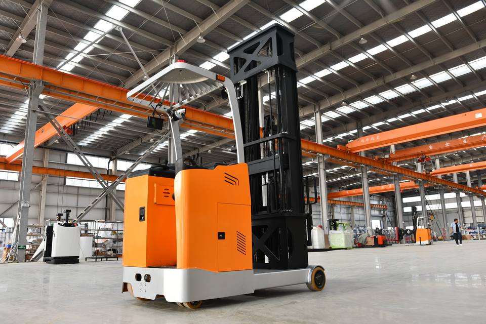 12m Electric Reach Truck 48V 2.5ton CQD25-70S Reach Forklift With Side ...