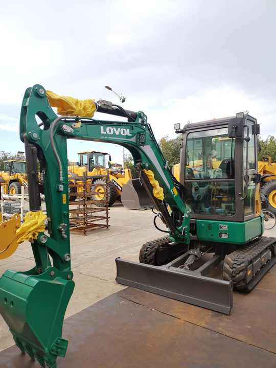 LOVOL 2025 NEW Hydraulic 3.5T Excavator - High Efficiency