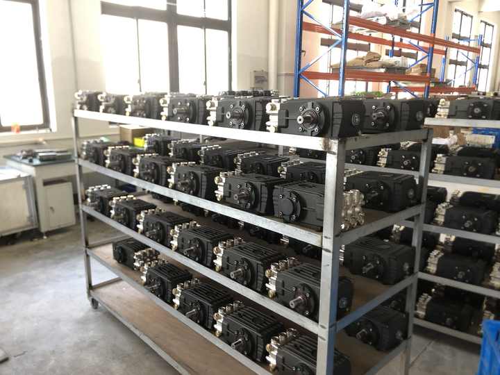 High Pressure Plunger Pump 250bar 15l/m - Inter Pump WS201