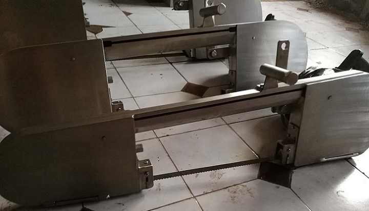 Slaughterhouse Equipment - Efficient Pig Carcass Splitting