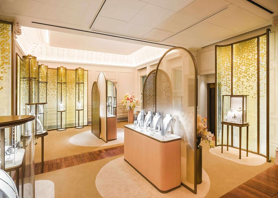 Jewelry Store Layout Glass High Display showcase for Jewelry Pedestal ...