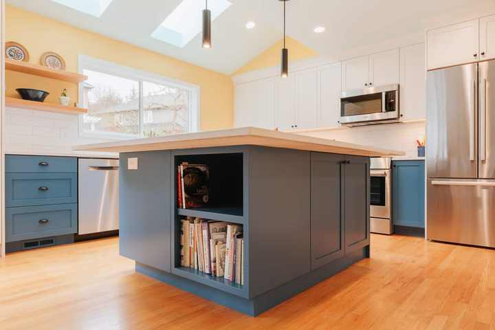 Luxury Laminated Kitchen Cabinets with Superior Durability and Design ...