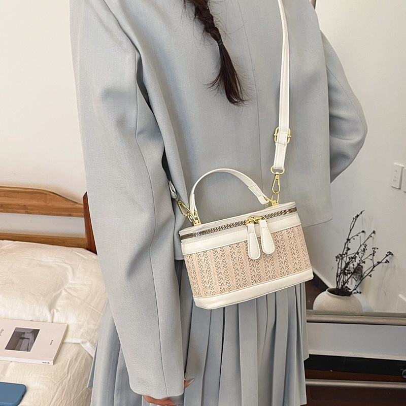 Trendy Contrasting-Color Straw Makeup Box Bags Womens 2026 New Stylish ...