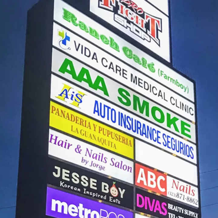 Plaza Pylon Pole - Customized Illuminated Signage