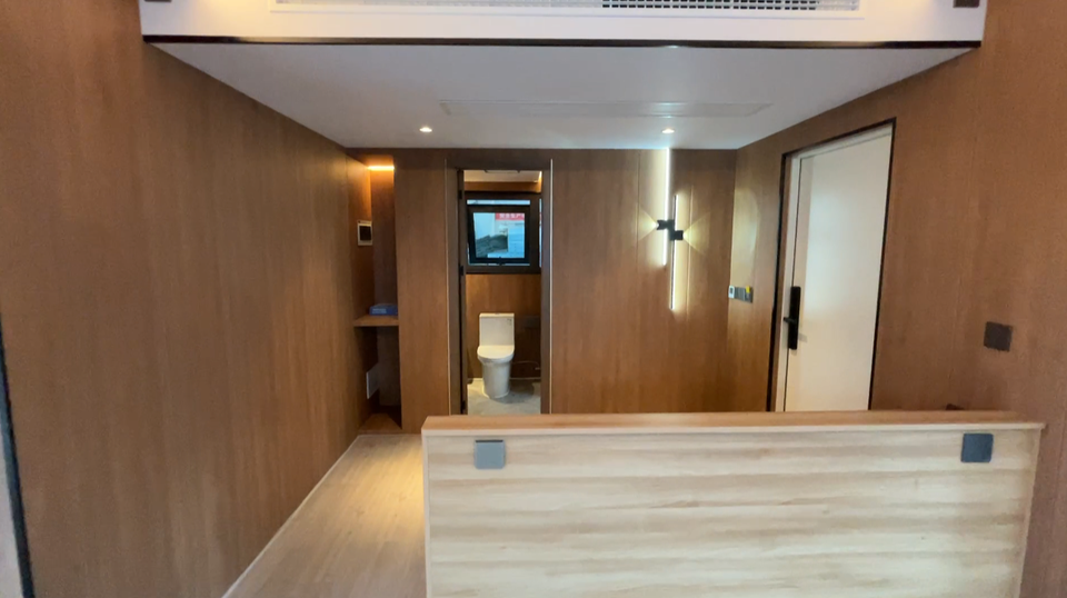 Mobile Living Container House - Compact & Versatile Space