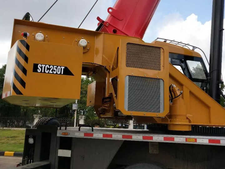 25 Ton Truck Crane STC250C5-1 Truck Mounted Crane Lifting Machinery ...