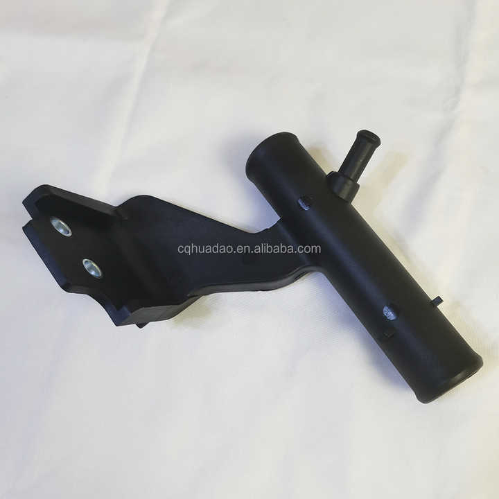 适用于丰田16577-21020 1657721020的汽车发动机散热器管道出水口法兰冷却液软管连接器| Alibaba.com