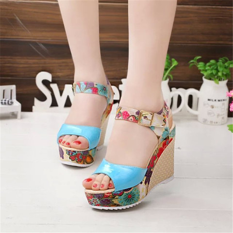 Shop Our Selection of Women's Summer Sandals & Flat Shoes