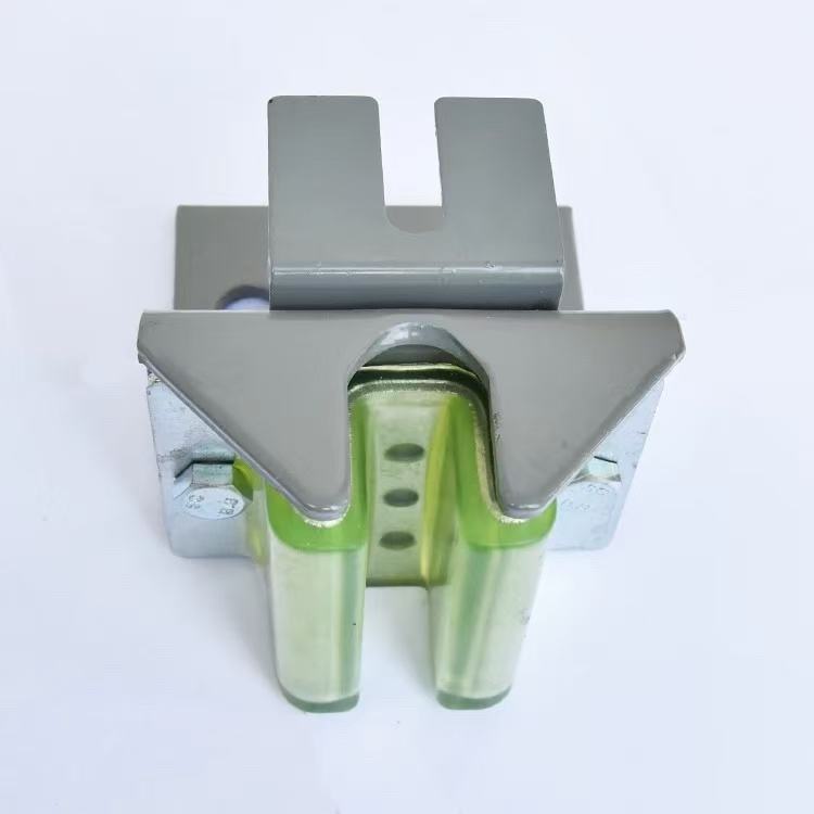 Elevator Parts Counterweight Rail Guide Shoe with Bracket W M Type DX24 ...