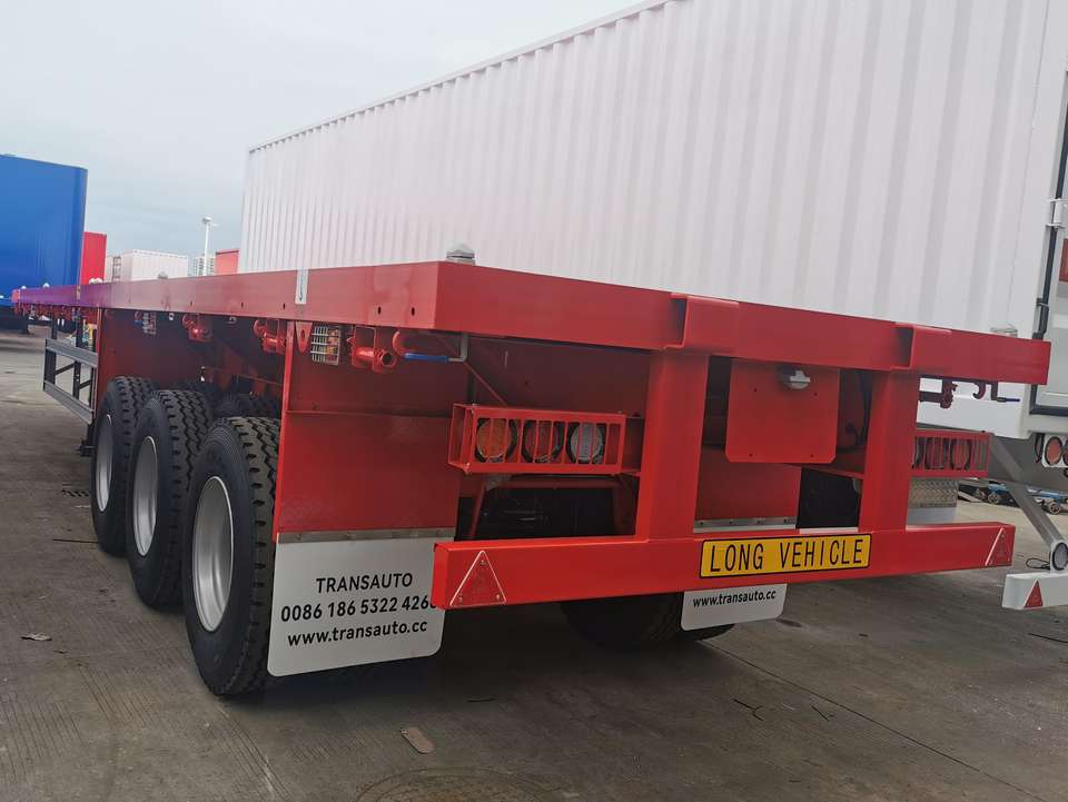 CIMC 40ft 45ft Flat Bed Trailer Another Fuel tank Is Installed on the ...