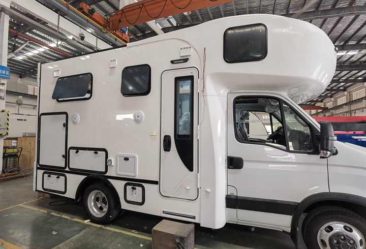 Motorhome 4x4 Overland Versatile Long Bed 8x8 Iveco Campervan