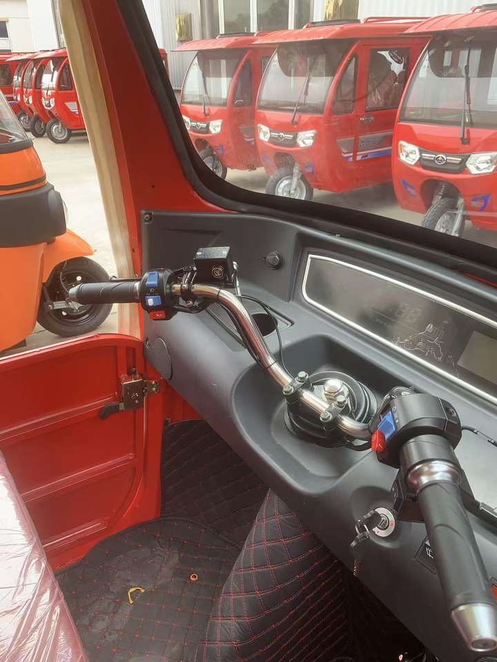 Real 100km Per Charge Electric Tuk Tuk 3 Seater 1500W 60V 110Ah Lithium ...