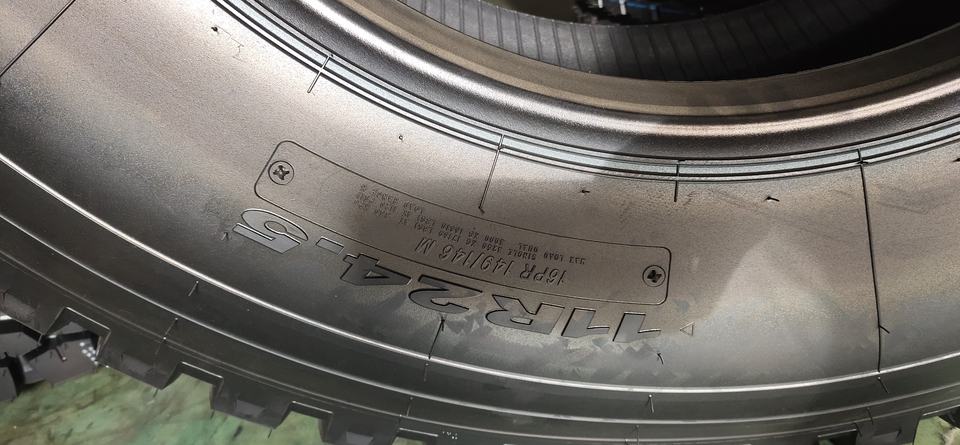 Truck Tire with Cut and Chip Resistant Compound High-performance All ...