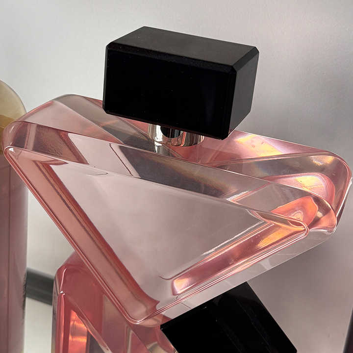 Creative Advertising Props Oversized Cosmetic Bottles and Sculptures ...