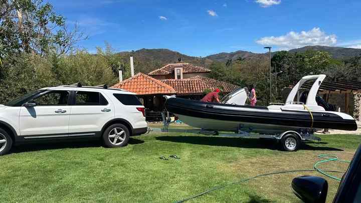 17ft Fishing Boat - Deep V Hull Yachts Boat 550 Hypalon