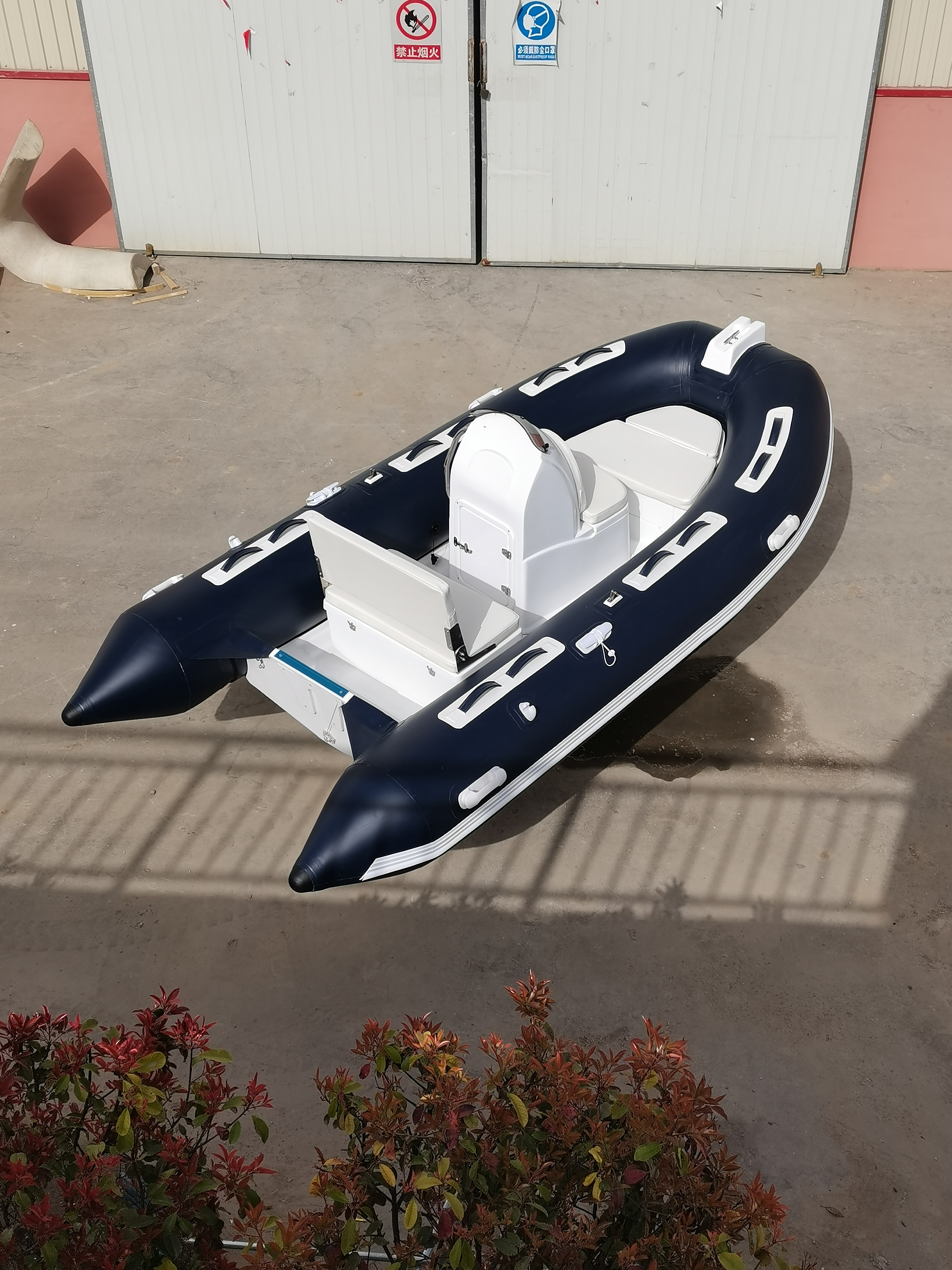 How to Choose the Best Inflatable Boat Center Console: Buying Guide