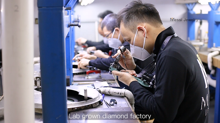 MSR-1136 18K Gold Customized 0.5CT D VVS2 HPHT Round Lab Diamond ...