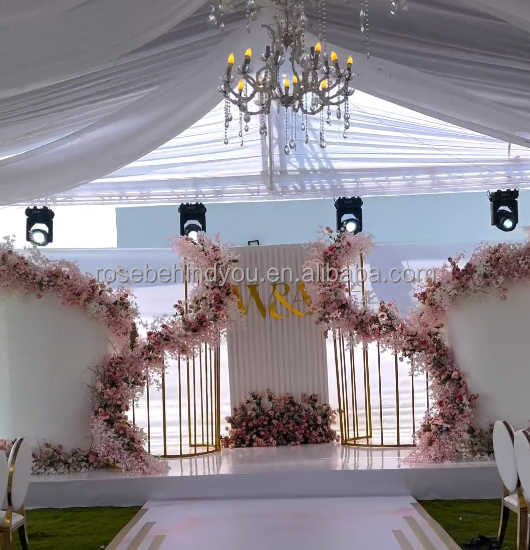 Luxury Wedding Backdrop - Wavy Acrylic & Gold Metal Arch