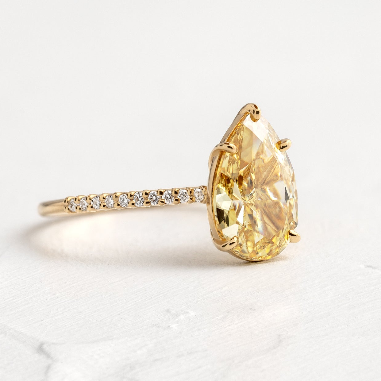 How to Choose the Best Champagne Diamond Ring: A Complete Buying Guide