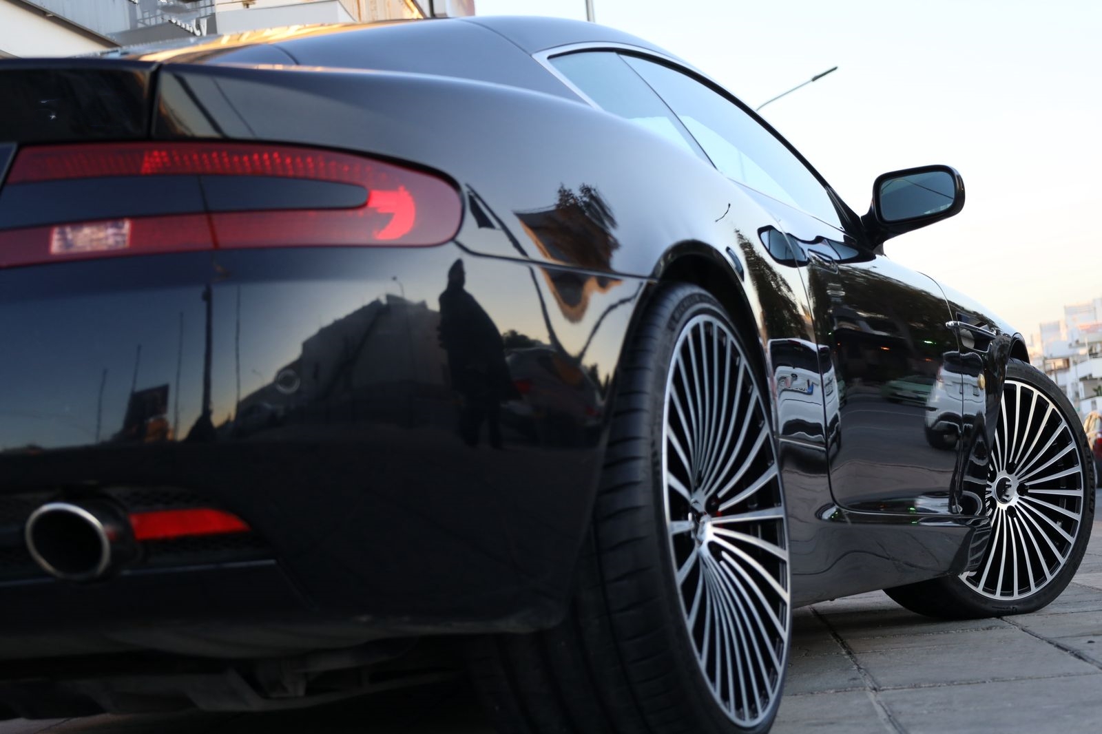 Tingkatkan Aston Martin Anda dengan velg dbs - Forged Wheels