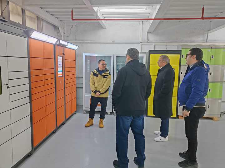 Smart Food Locker - Efficient Double Sides Vending Machine