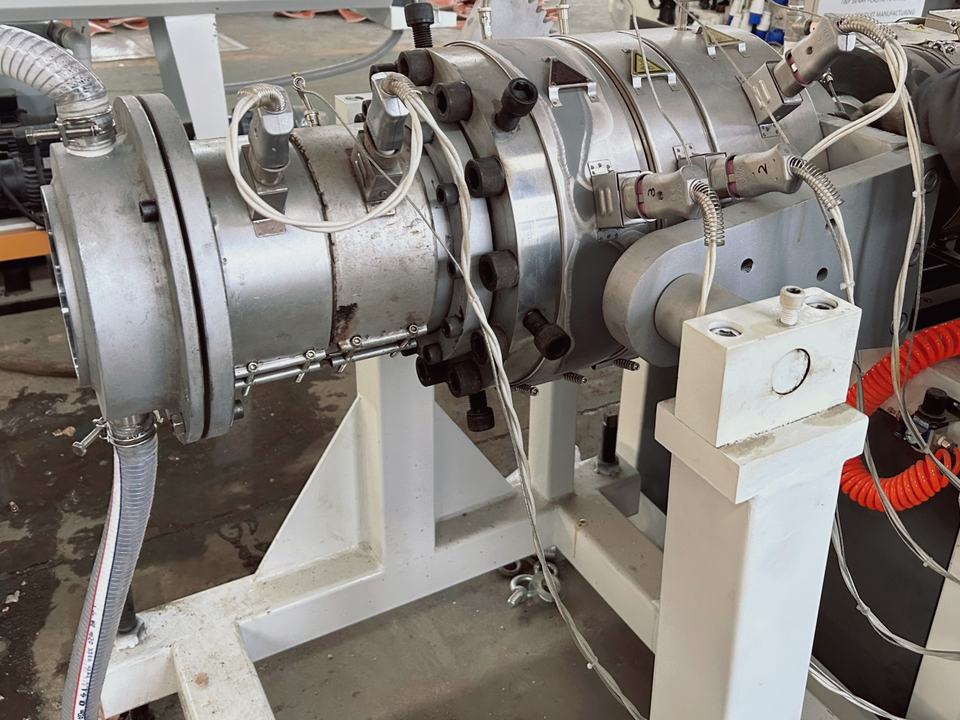 CPVC & UPVC PVC Pipe Machine PVC Water Drainage & Drilling Pipe Making ...