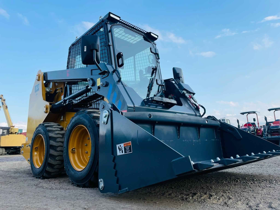 Brand New Small Skid Steer Loader XC7-SR08 with 0.45m3 Bucket Capacity| Alibaba.com