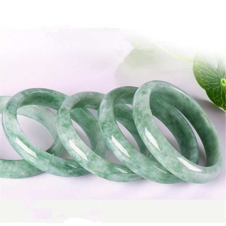 How to Choose a Genuine Jade Bangle: Buying Guide & Tips