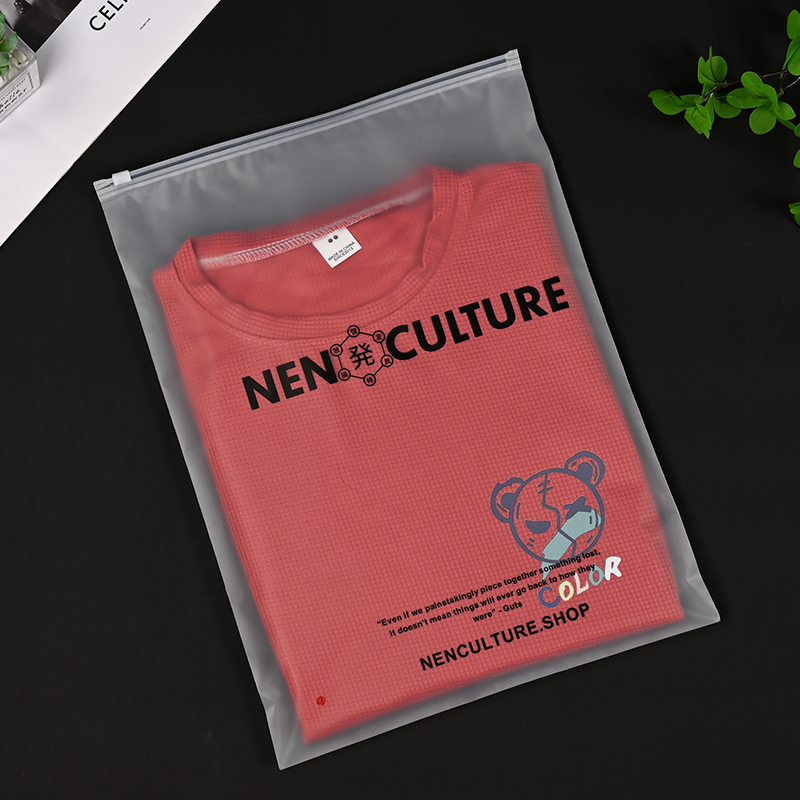 How to Choose the Best Garment Packaging for Your Clothing Line