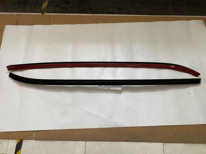 Plastic Roof Rack Roof Rails Black and Silver Color Pasted on Top Roof ...