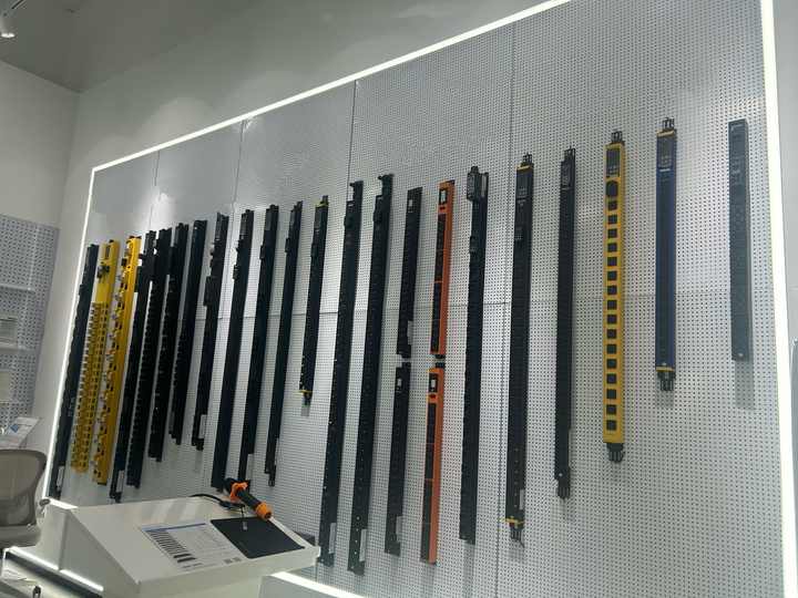 Single-Phase Metered Rack PDU - Power Distribution Equipment with C13 ...