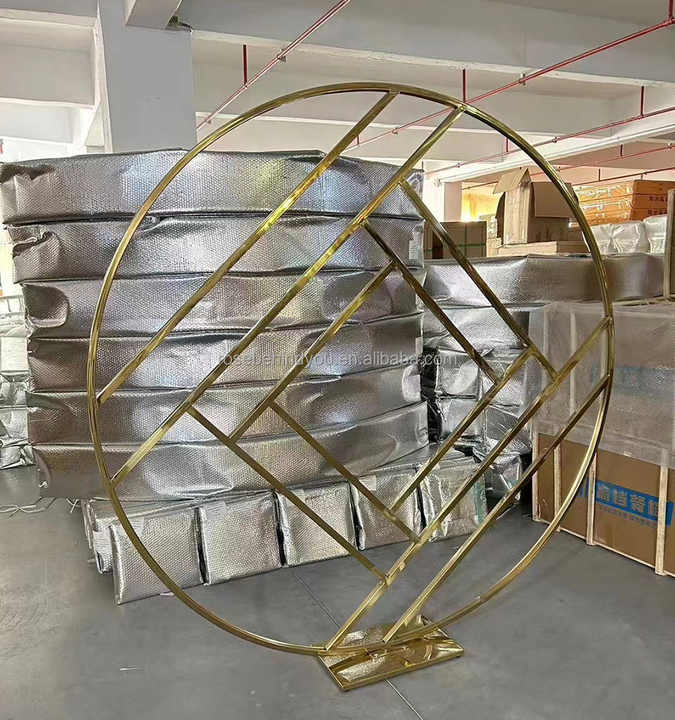 Luxury Wedding Backdrop - Wavy Acrylic & Gold Metal Arch