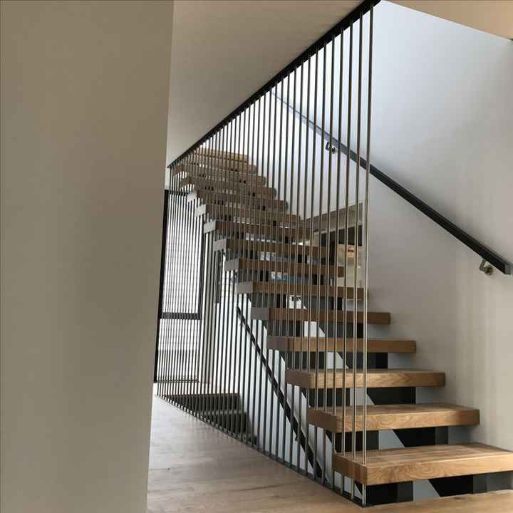 Modern Style Mono Steel Stringer Beam White Oak Wood Stairs