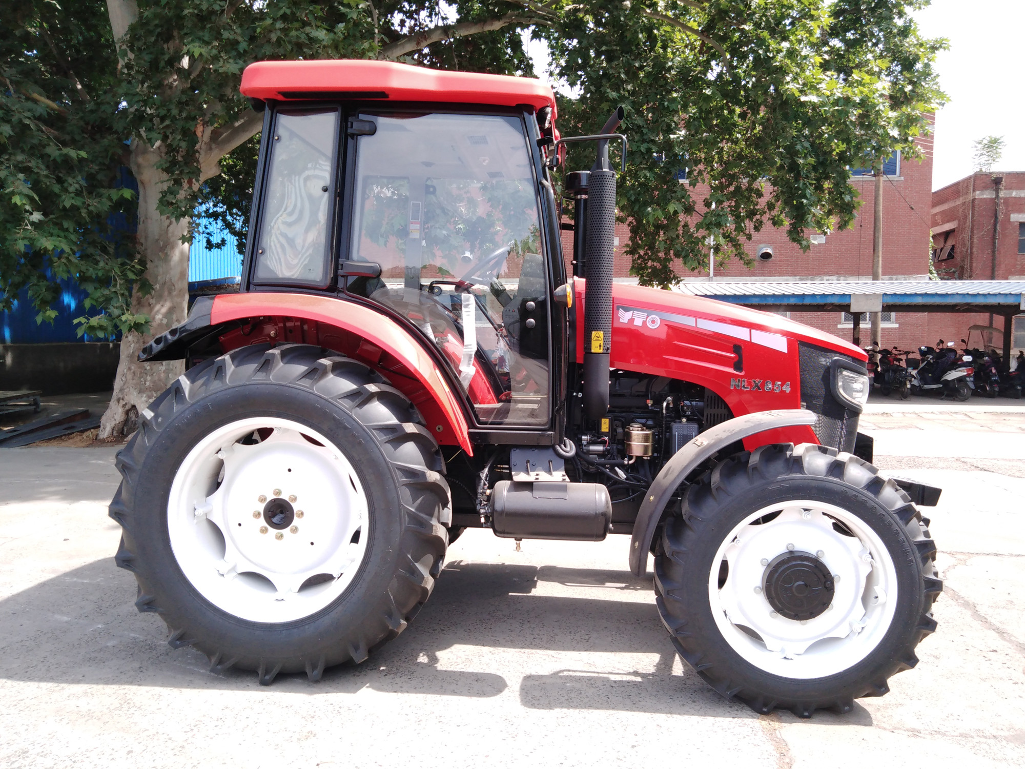 Compre Versátil tratores agrícolas YTO 854 com Recursos Variados ...