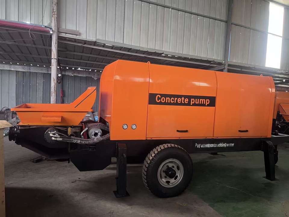 Small Mobile Construction Mini Concrete Pump Truck Diesel Column Pump ...