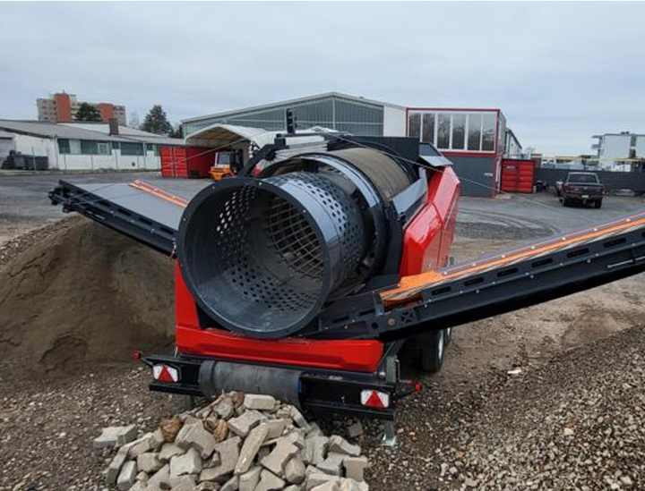 Efficient Mobile Compost Trommel Screen for Material Screening