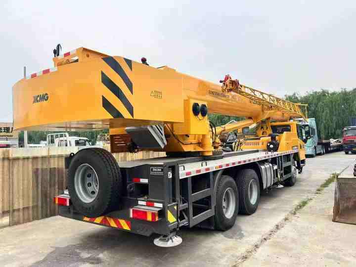 41m Main Boom 25 Ton Long Boom Truck Crane with Durable Bearings and ...