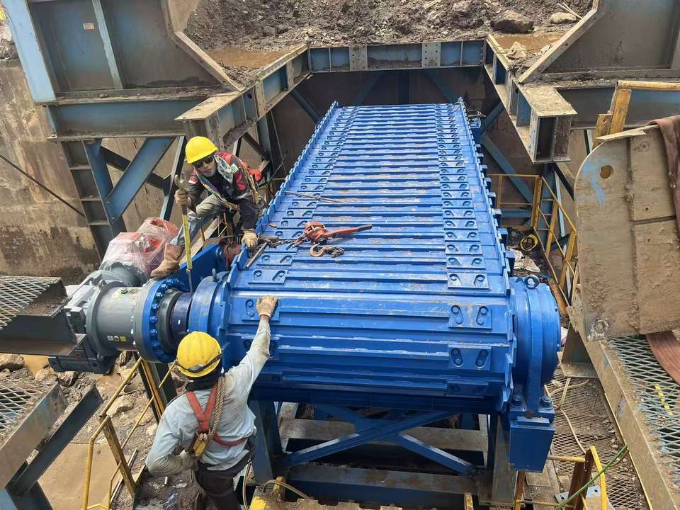 Durable Heavy-Duty Apron Feeder Machine: Built for Tough Mining ...