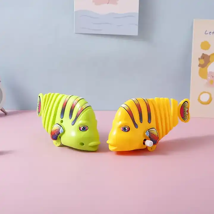 2023 High Quality Multicolor Lockwork Swing Fish Toy