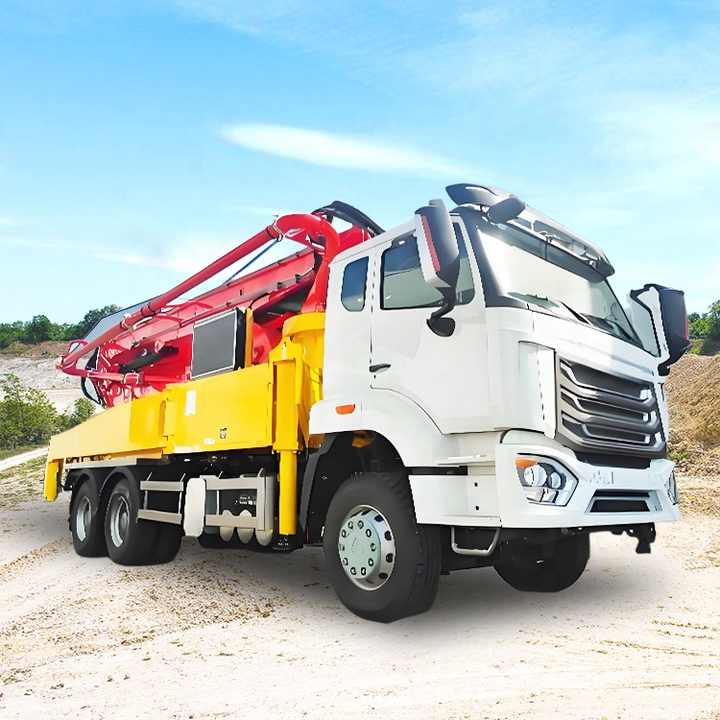 Truck-Mounted Concrete Pump Small Model with 34m Boom in Stock Concrete ...