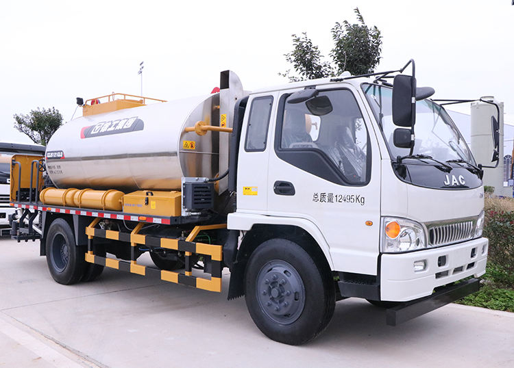 Xcmg Official 8m3 Road Machine Asphalt Bitumen Spreader Truck Xls803 ...