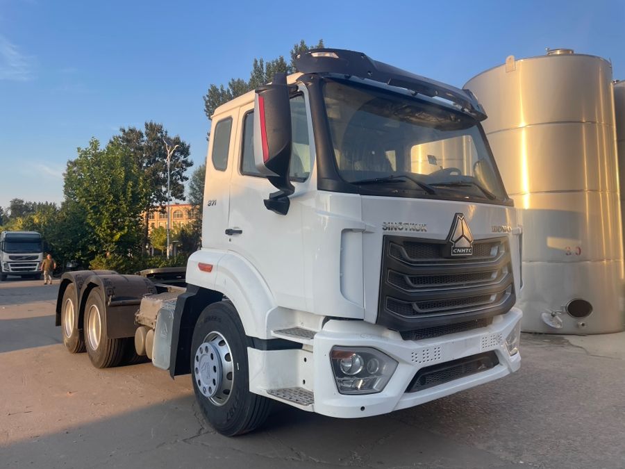 HOWO NX Tractor 371/375/420 HP Diesel Sinotruck Used Towing Truck with ...