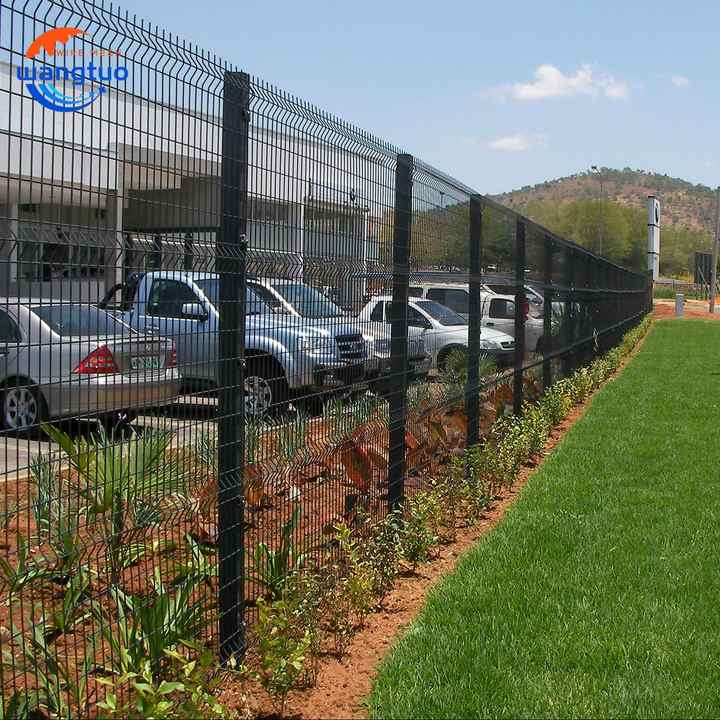 Factory Galvanized 50X200mm PVC Coated Triangle 3D Welded Bending Curved Metal Fence Panel with ...